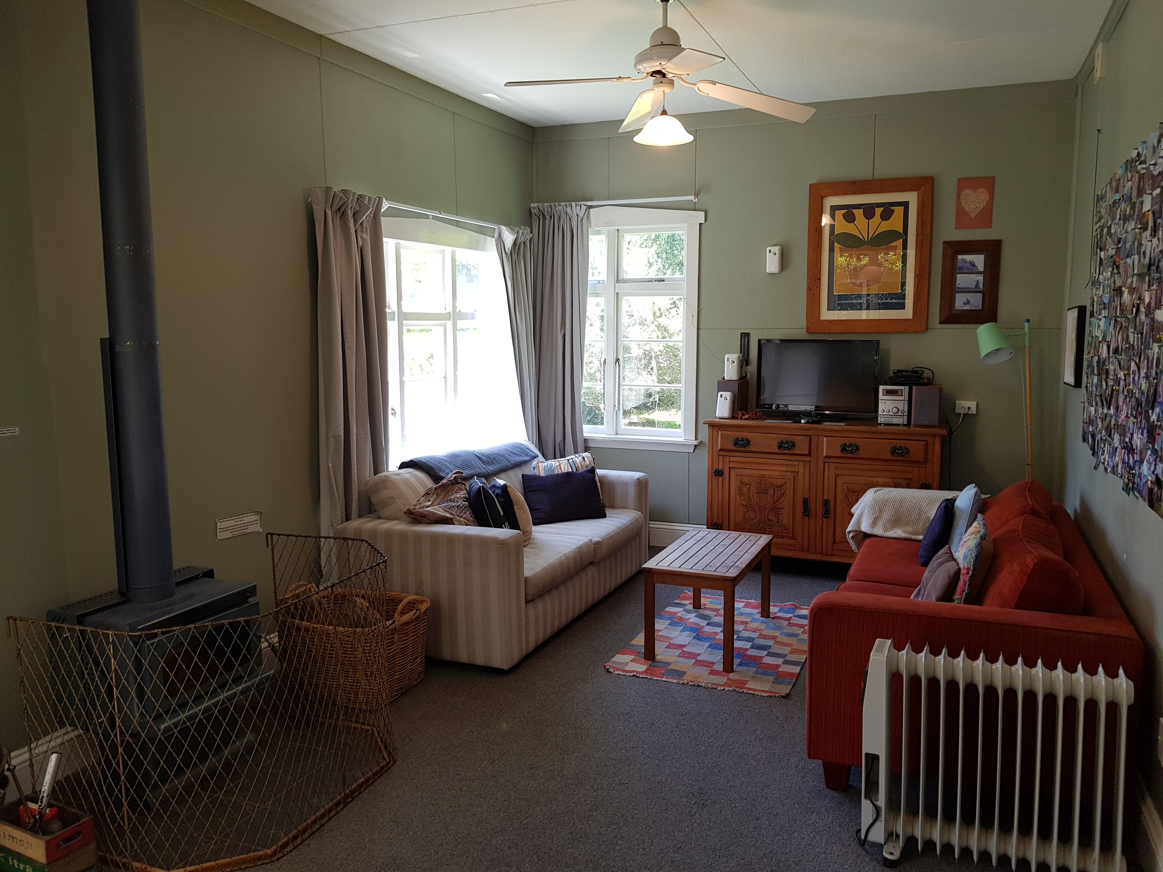 Peaceful And Private Bach Just A Few Minutes Walk To Village Centre And Pools - 핸머스프링스