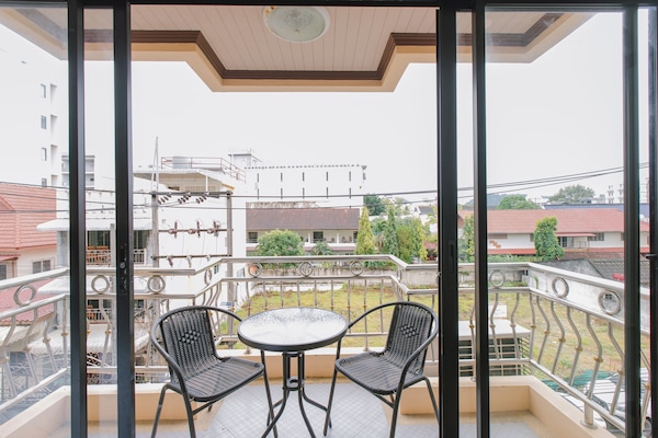 Quarto casal luxo, 1 cama King, para não fumantes, vista para a cidade | Sacada