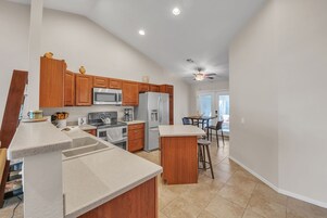 Casa, 2 quartos | Cozinha privada | Geladeira, fogão, cafeteira/chaleira