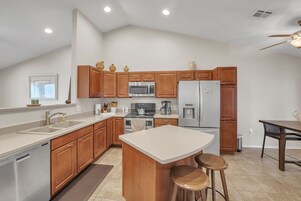 Casa, 2 quartos | Cozinha privada | Geladeira, fogão, cafeteira/chaleira