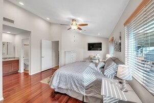 Casa, 2 quartos | 2 quartos, escrivaninha, espaço de trabalho para notebook