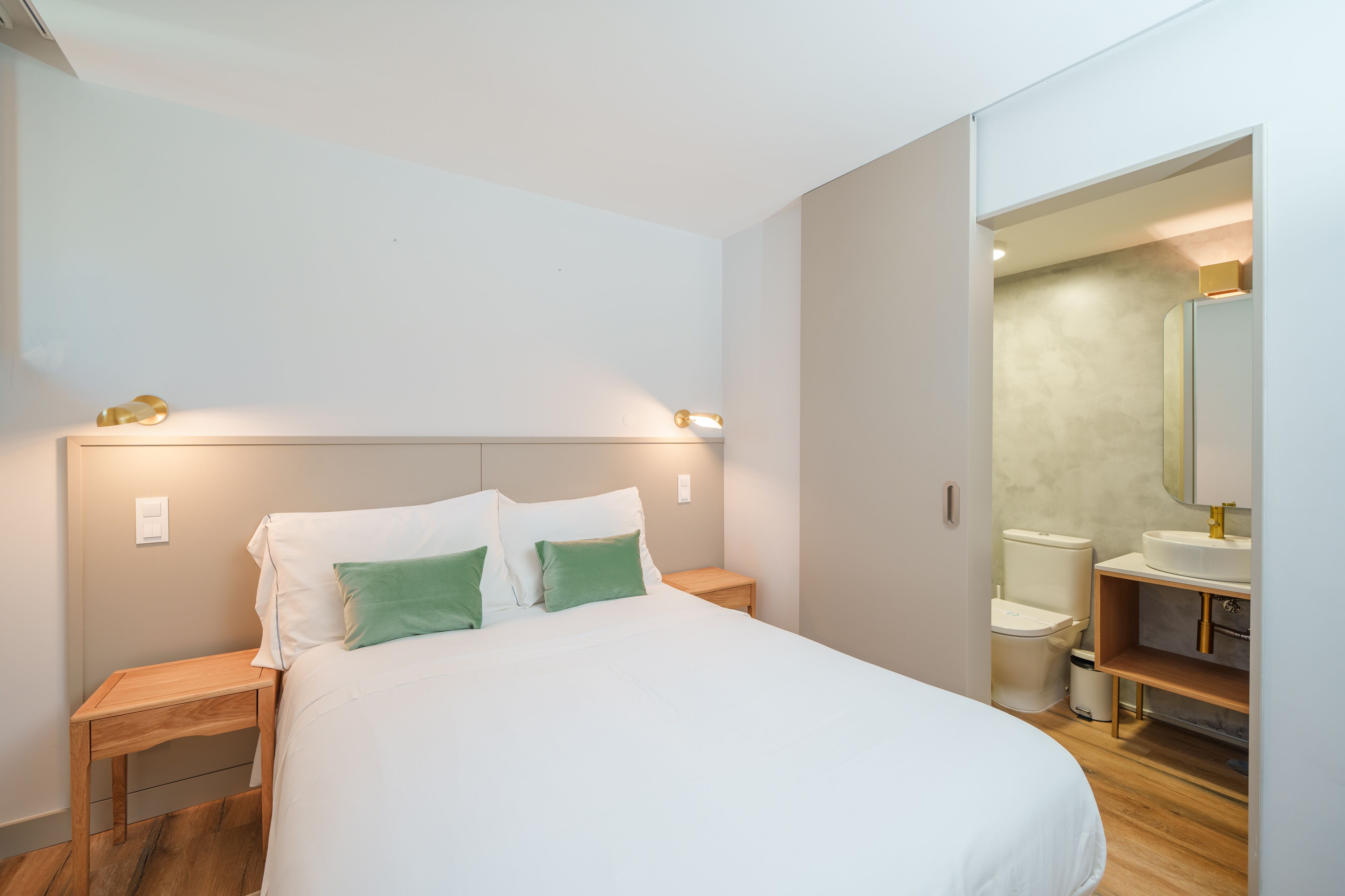 Apartamento de Luxo | Secretária, ferro/tábua de engomar, Wi-fi grátis 
