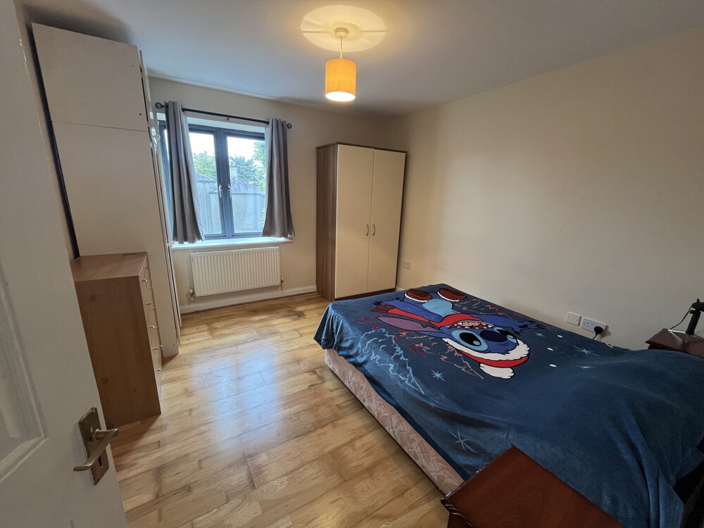 delux private room in drogheda town center , easy transfer to dublin ...