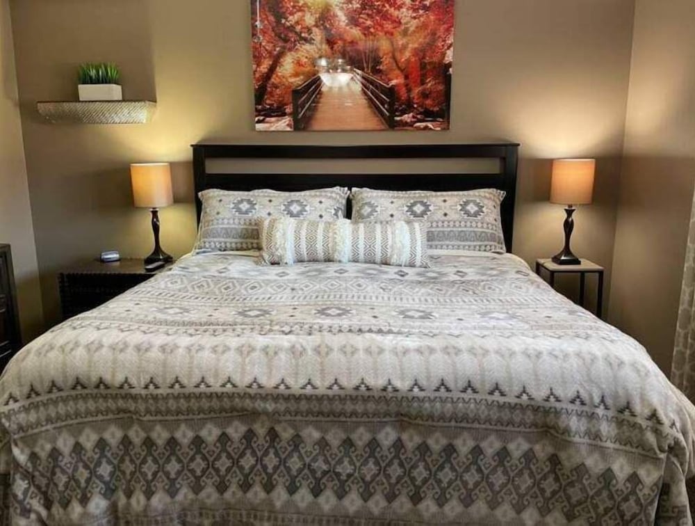Updated Open Concept Fully Stocked Kitchen Close To Everything & Pet Friendly - Ogden, UT