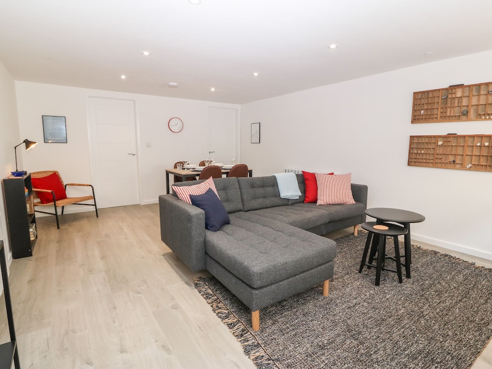 2 Dew Street - Menai Bridge