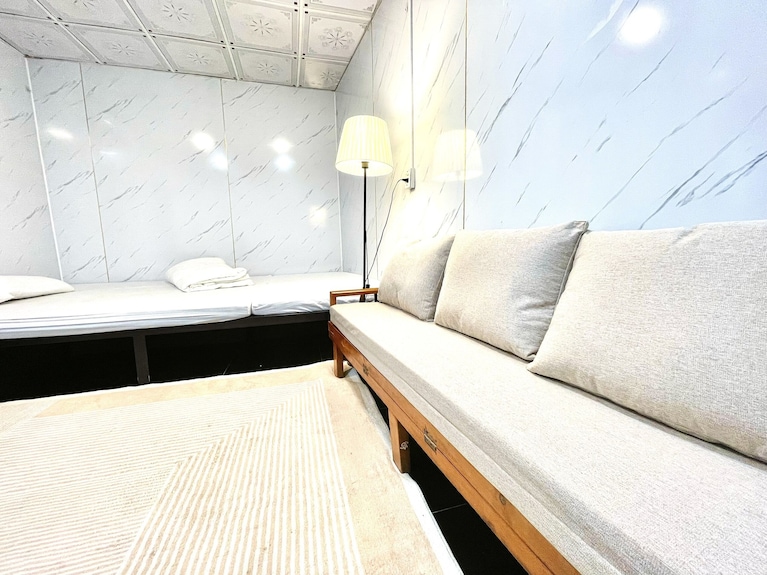 Lee Homestay Ngôi Nhà Yên Tĩnh Có Sân Hiên Giường Cỡ Queen - Aéroport Hanoi - Nội Bài (HAN)