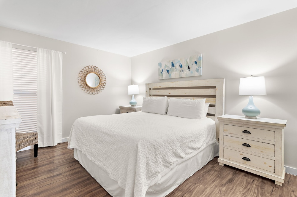 BEACH FRONT! 1 FREE BEACH CHAIR SET UP EACH DAY OF YOUR STAY! - Destin ...
