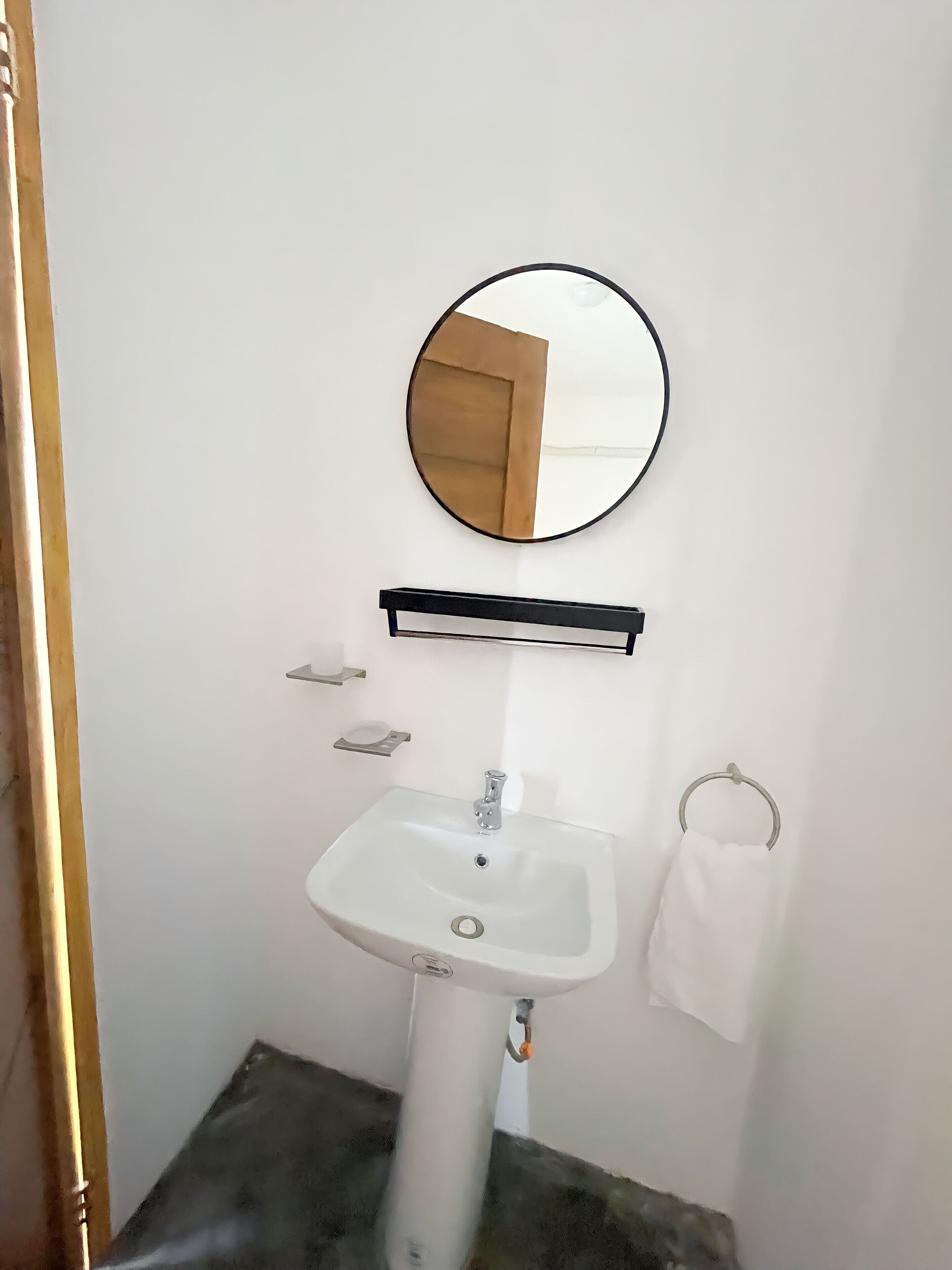 Quarto Deluxe | Casa de banho | Sabão, champô, papel higiénico 
