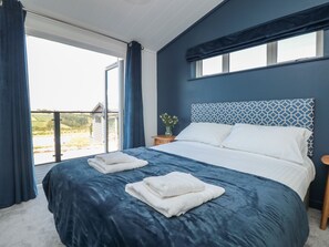 2 quartos, com decoração personalizada, com mobília individualizada