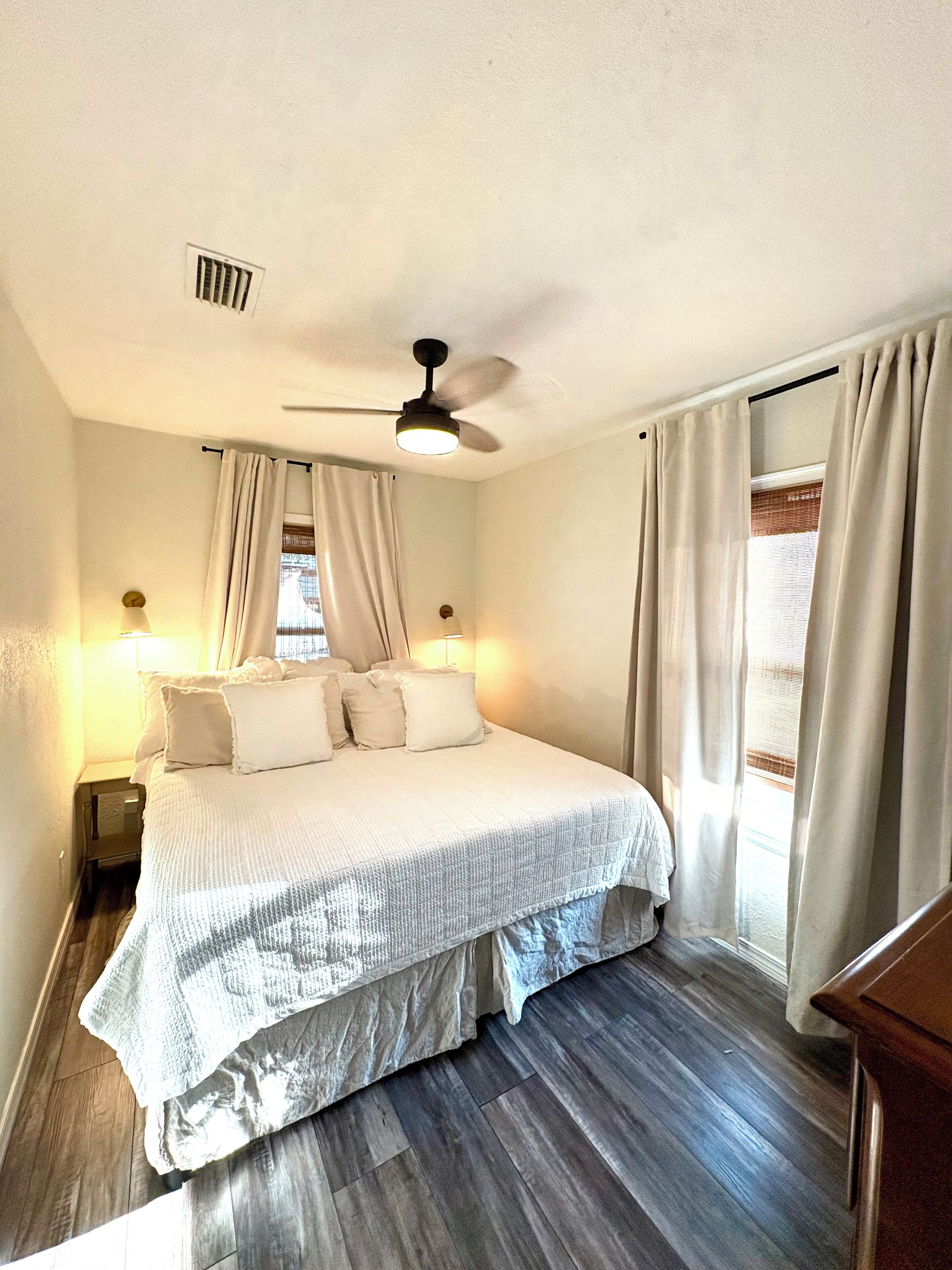 Navy Point Pet Friendly 2 Bedroom 1 Bathroom Cozy Home. - Warrington, FL