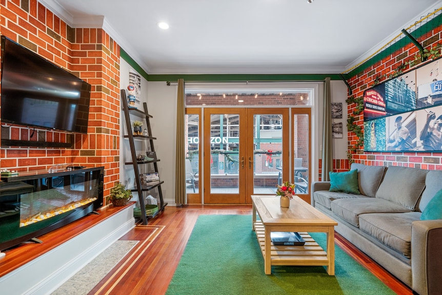 Wrigley Field Views - Across The Street! -New Years Week Available! - Chicago, IL