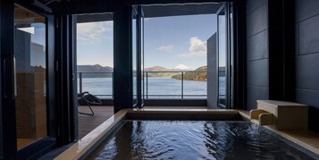 Banheira e chuveiro separados, banheiras de fontes termais