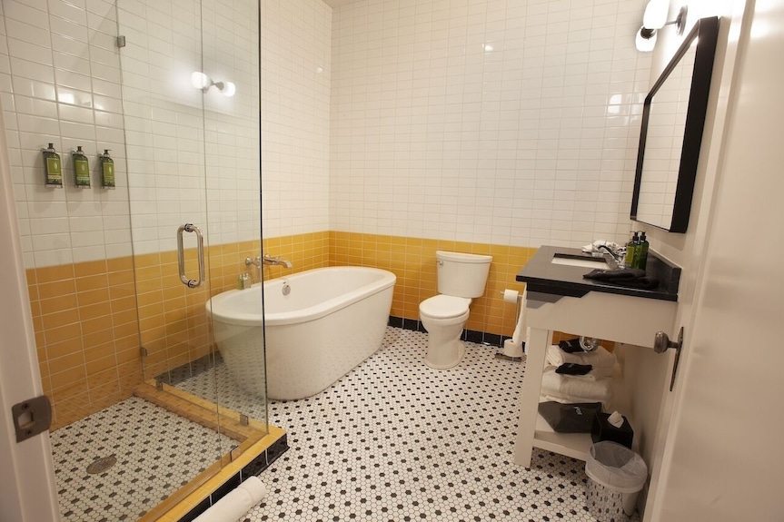 Greyhound Inn - Double Queen Suite - 타일러