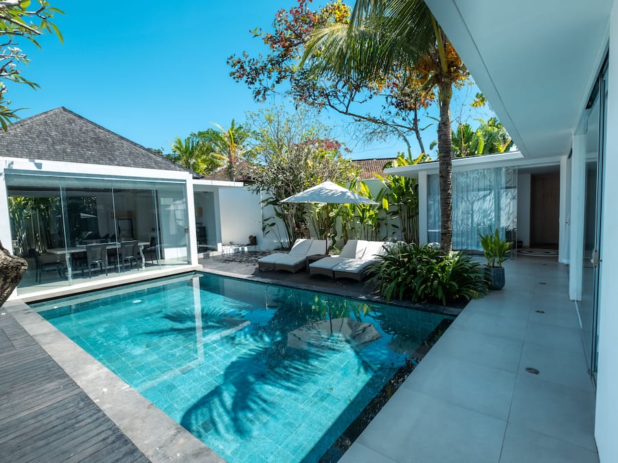 9 piscinas exteriores