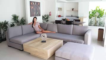 Villa Familiar | Sala de estar | Smart TV de 55 polegadas com canais via satélite