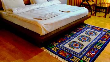 Quarto Duplo Deluxe | Secretária, Wi-fi grátis, roupa de cama fornecida