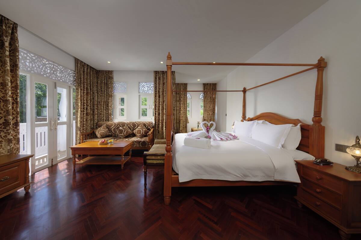 Quarto luxo | Escrivaninha, Wi-Fi de cortesia, roupa de cama