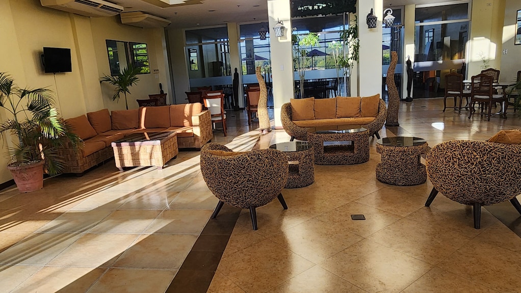 Hotel Palacio\n10minutes Away From The Airport, 26 Rooms Ready &Waiting For You.. - Puerto Princesa