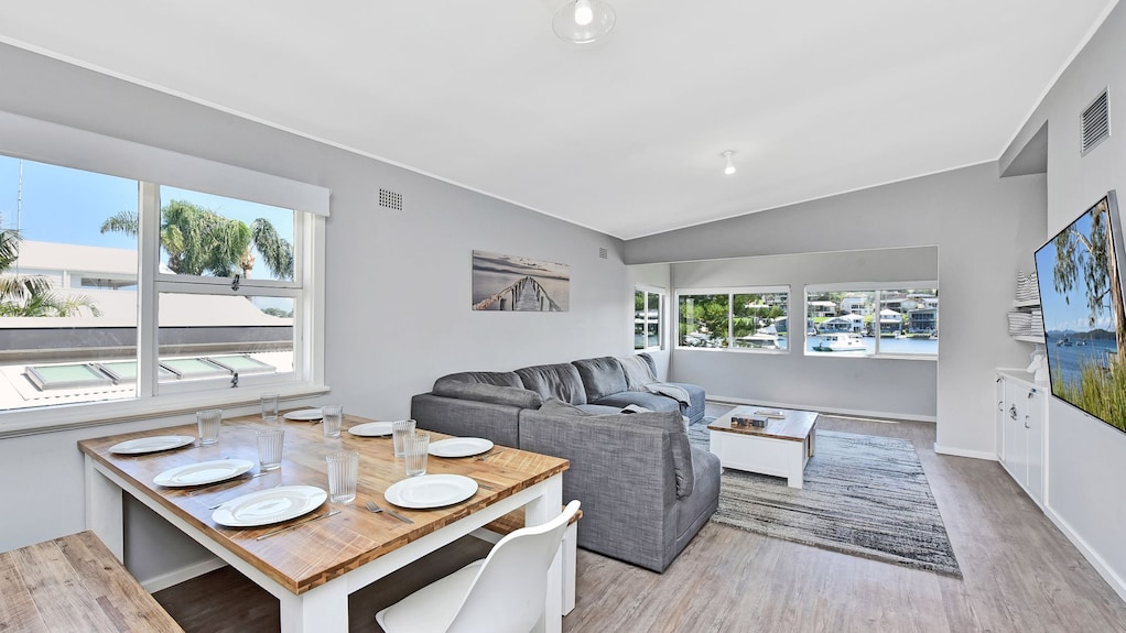 Balmoral Waterfront Escape At Lake Macquarie - Newcastle