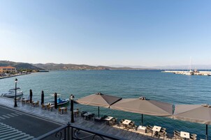 Roupas de cama premium, frigobar, cofres nos quartos, escrivaninha