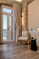 Quarto Duplo Superior, varanda, vista para o mar | Roupa de alta qualidade, minibar, cofre com capacidade para portátil 