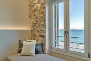 Quarto casal luxo, vista para o mar | Roupas de cama premium, frigobar, cofres nos quartos, escrivaninha