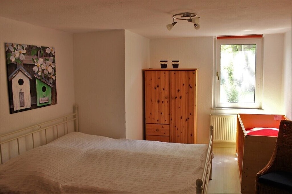 Freistehendes Ferienhaus Mit Großem Garten - Hage