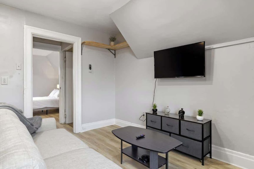 Simple And Clean One Bedroom Apt In Highland Park - Pittsburgh, PA