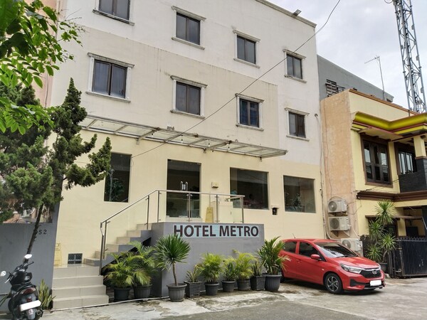 Metro Hotel Bekasi By Cocotel - Bekasi