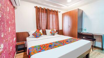 Quarto Deluxe | Lençóis de algodão egípcio, roupa de alta qualidade, cofre no quarto