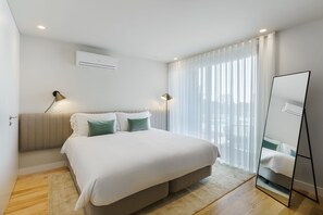 Apartamento Premium | Com decoração personalizada, secretária, ferro/tábua de engomar 