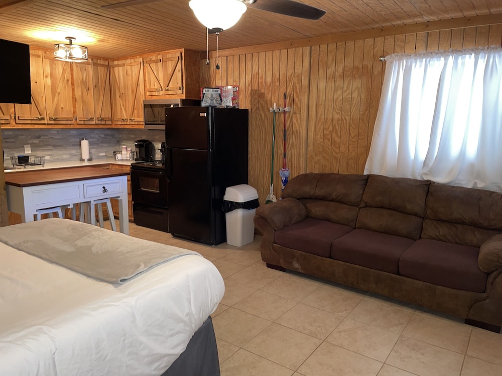 Studio Cabin #3 With Lake View And Boat Dock Access, Outdoor Seating. - Oklahoma