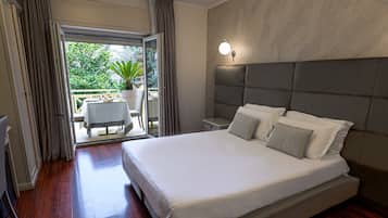Quarto Duplo Comfort | Minibar, cofre no quarto, secretária