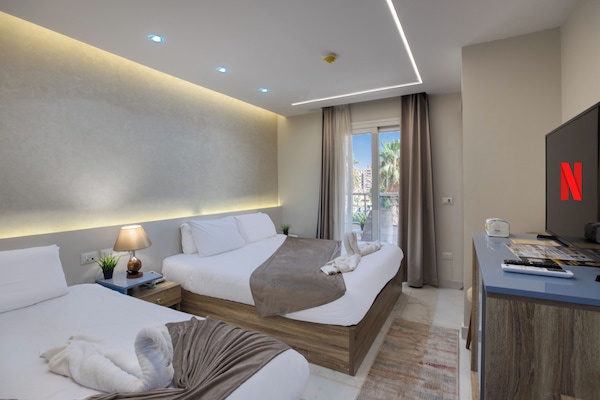 Roupa de alta qualidade, edredões de penas, minibar