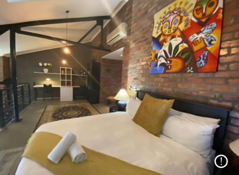 Artistic Spacious Luxury Loft, A 10 Min. Walk To V&a Waterfront & Fine Dining! - Camps Bay