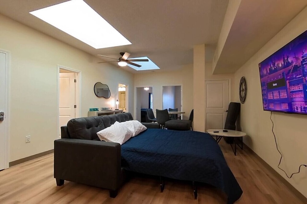 Suites On Mass - C3 - Lawrence, KS