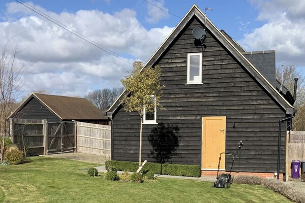 1-bed - Sleeps 2 - Pet Friendly W Parking - Cambridgeshire