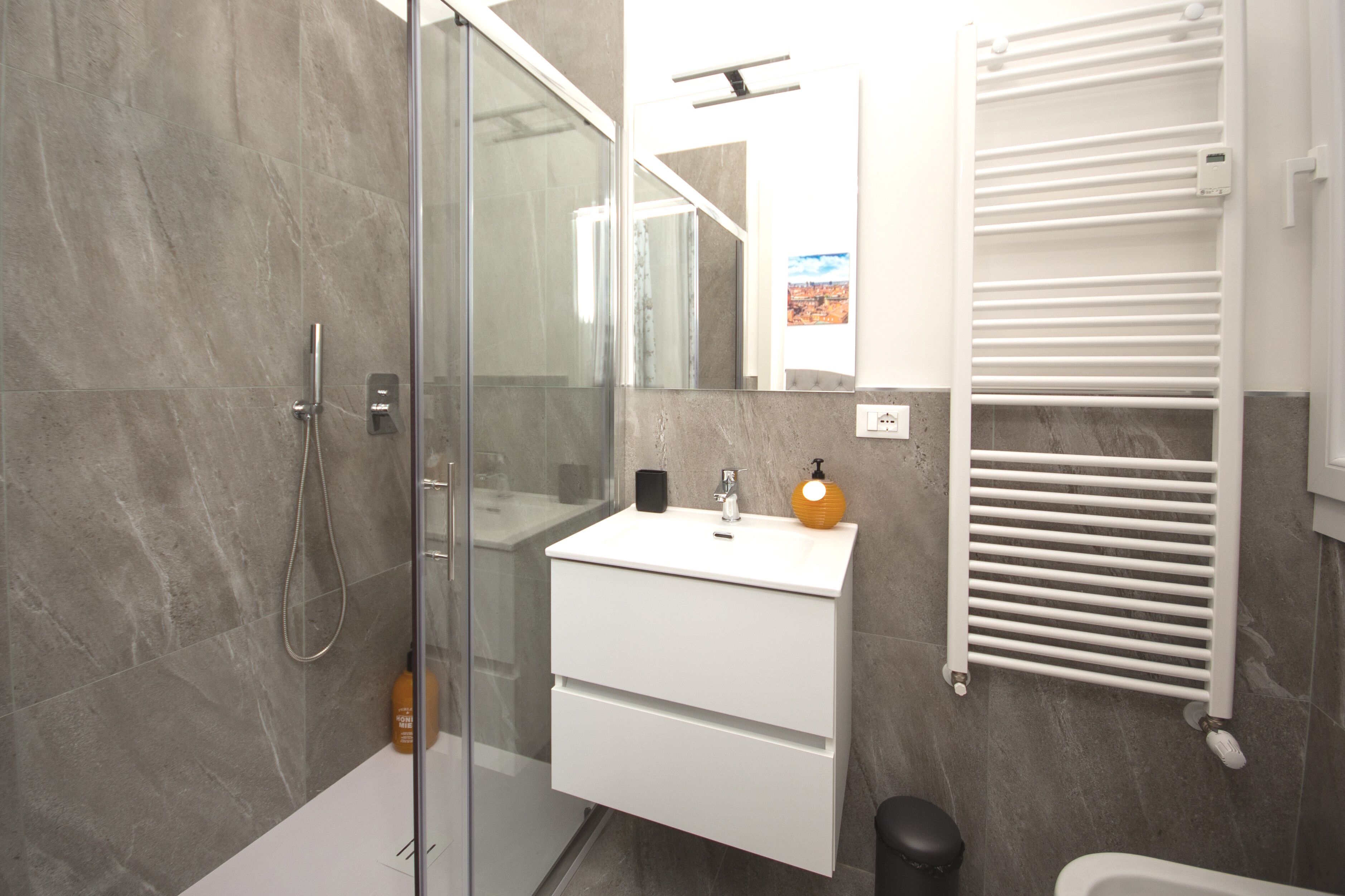 Apartamento Executivo, 1 quarto, não fumadores, cozinha | Casa de banho | Um polibã, um chuveiro fixo, artigos de higiene pessoal grátis 