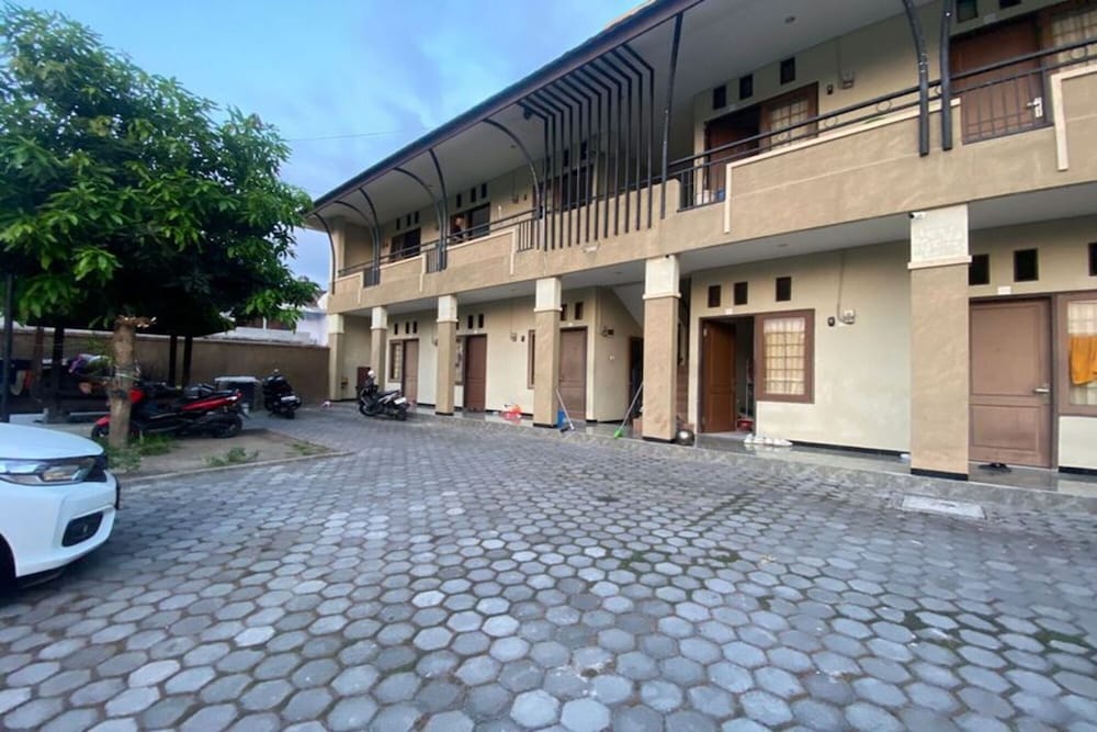 Oyo Life 93284 Kos Cendana Raya - Mataram