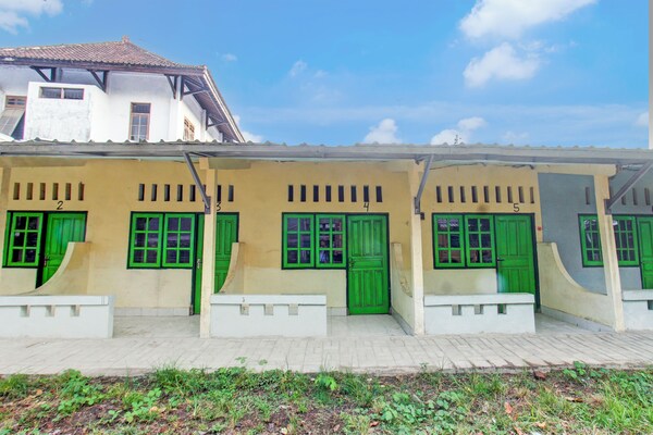Oyo Life 93256 Kos Meninting - Mataram