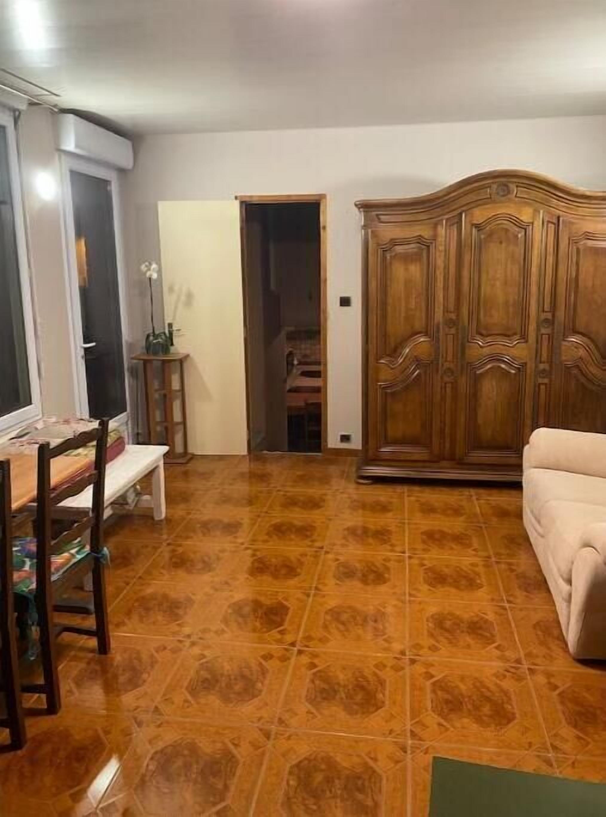 Pavillon Avec Une Place De Parking Sur Place - Sarcelles