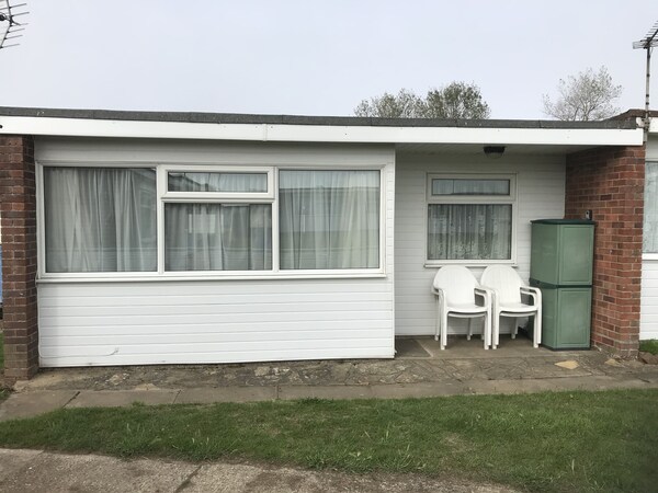 2-bed Seaside Retreat - Sleeps 4 & Parking - Caister-on-Sea