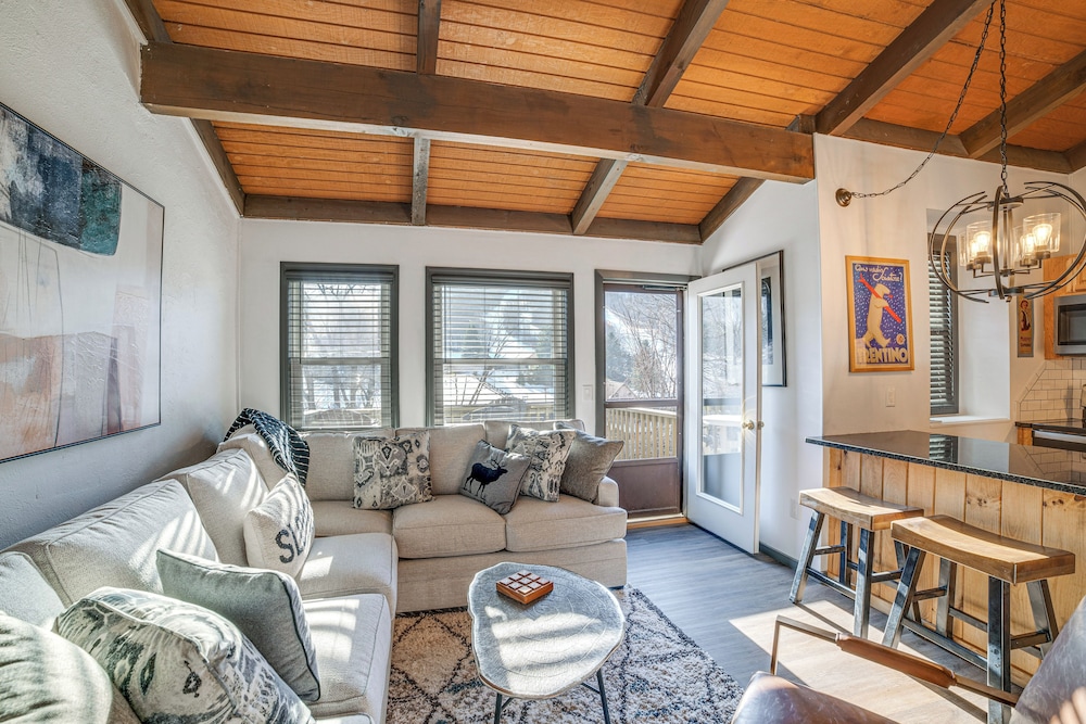 Chic Greek Peak Ski Resort Townhome W/ Balconies! - State of New York