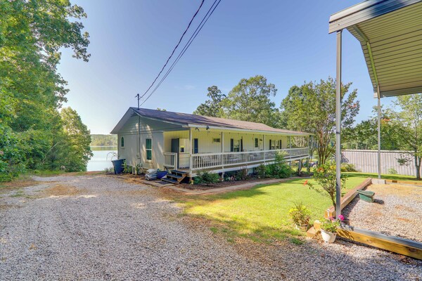 Lakefront Getaway W/ Porch In Athens Area! - Athens, GA