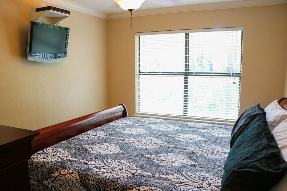 Cabin 401 at Grandpappy Point Resort & Marina - Grayson County | Vrbo