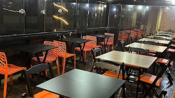 Quarto Clássico com Cama de Casal | Restaurantes