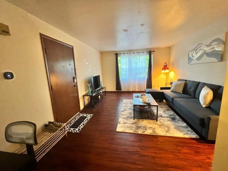 Quiet & Cozy 2br Apt, Black-out Curtains - Peoria, IL