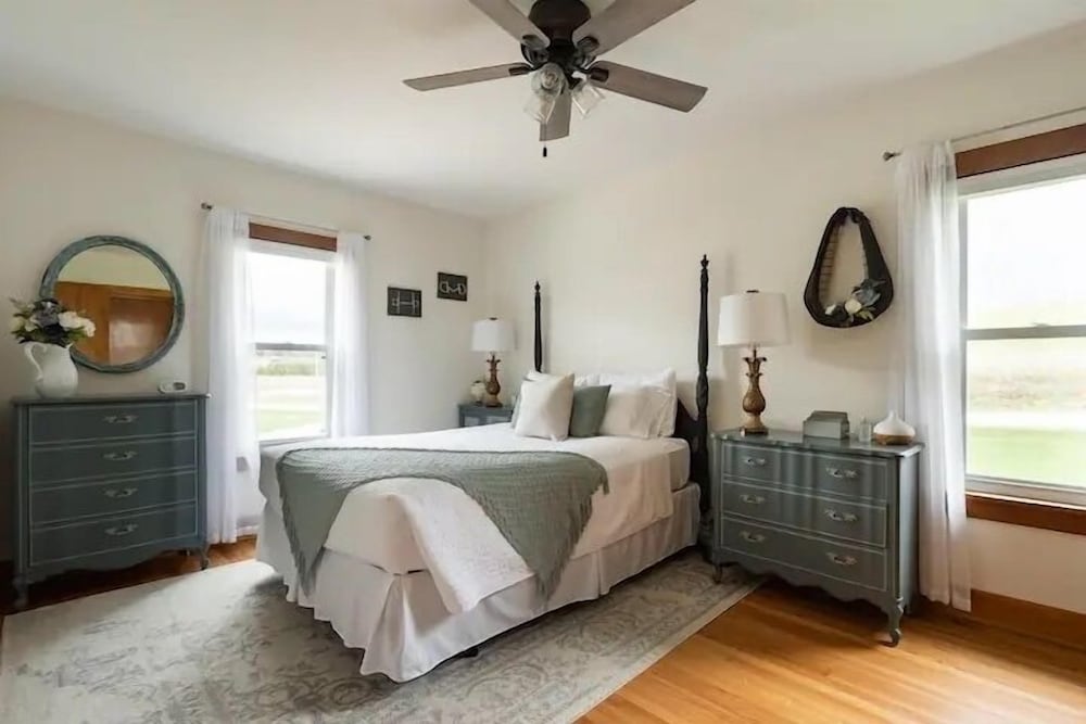The Beekeeper's Inn- Quiet Country Retreat - Wisconsin