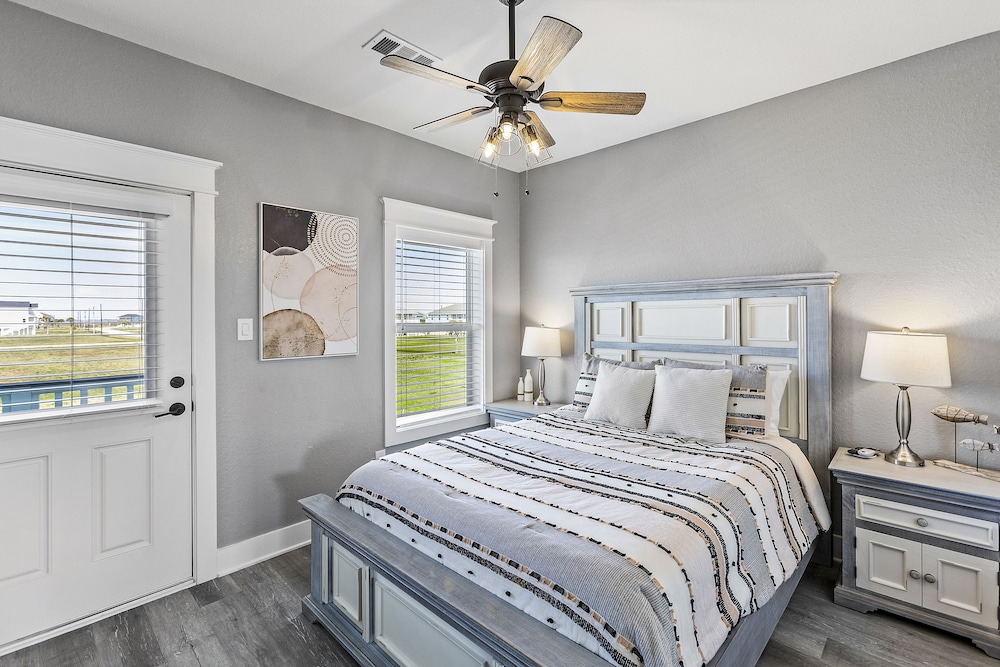 Insta-Ahhh! - Coastal haven in Indian Beach, with Pool! - Galveston | Vrbo