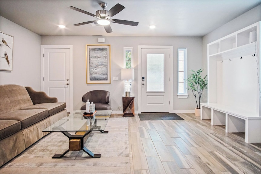 5br Home | Hot Tub, Fenced Backyard, Full Kitchen, In-unit Laundry | Sleeps 12 #Co - Oklahoma City, OK